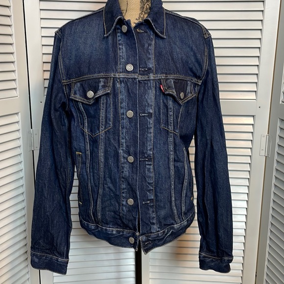 Levi's | Jackets & Coats | Euc Mens Levis Red Tag Trucker Jean Jacket ...